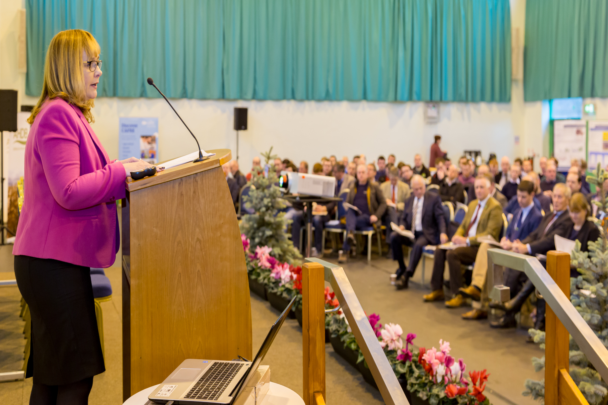 McIlveen outlines vision for arable farming | Department of Agriculture ...
